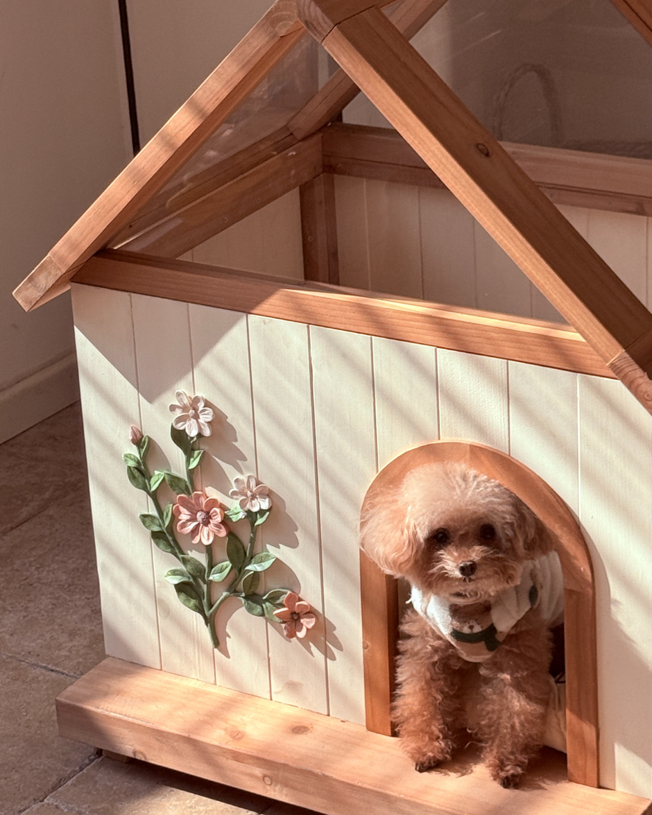 DAISY Indoor Dog House | Solid Cedar Wood Cottagecore Pet Home – Lumicedar